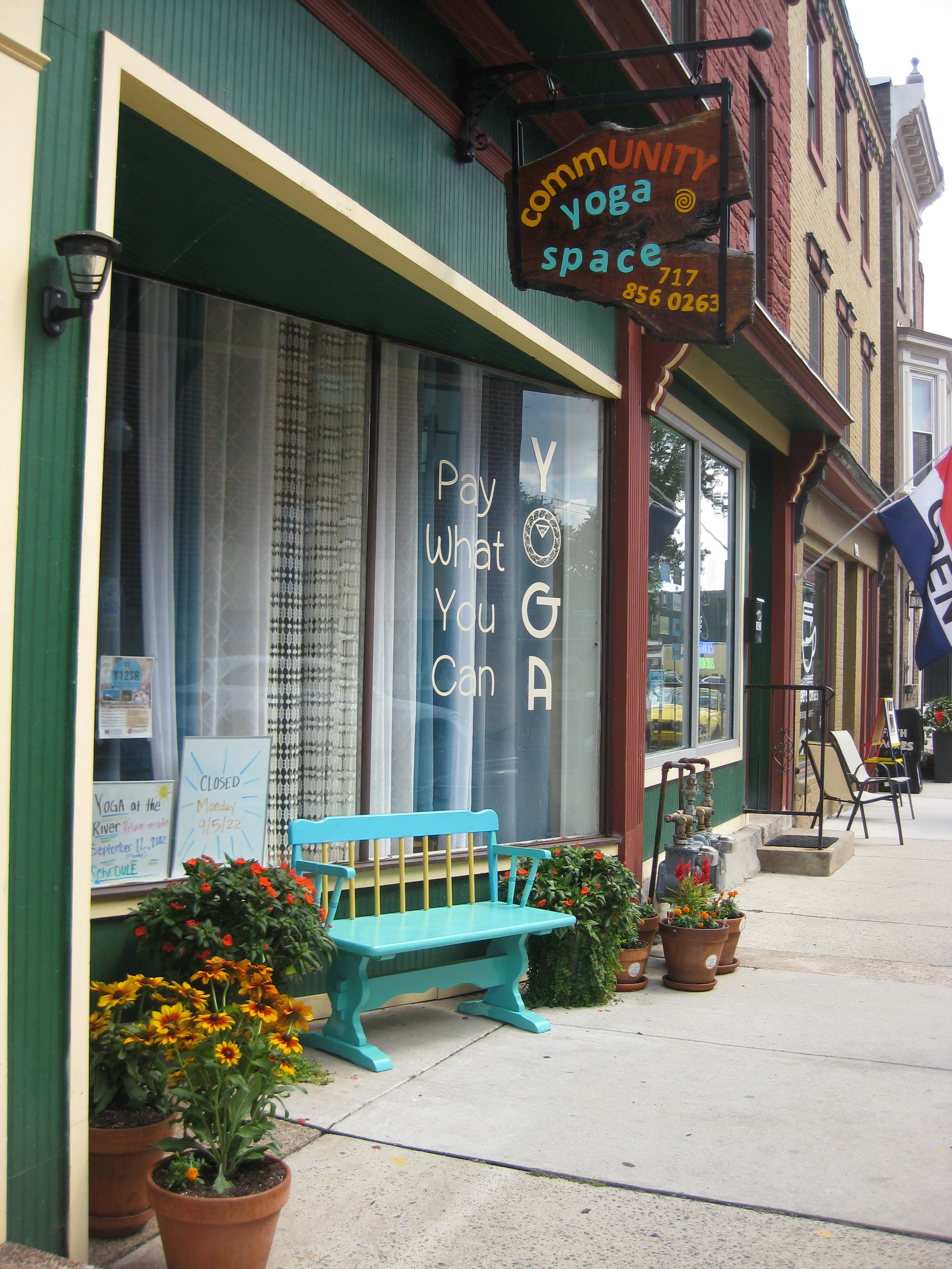 commUNITY yoga space